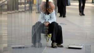 40 million Iranians face absolute poverty as the regime's incompetence ...
